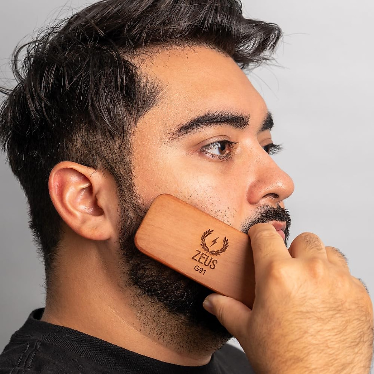 ZEUS Palm Beard Brush, Soft Boar Bristle Beard & Mustache Brush for Men, Detangles & Smooths Facial Hair (Made in Germany) G92