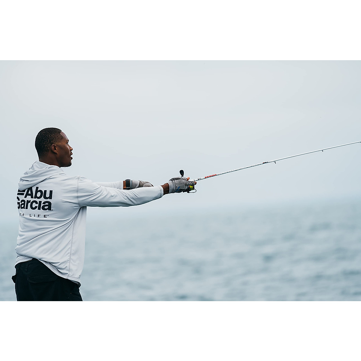 Abu Garcia 6’6” Max Pro Fishing Rod and Reel Spinning Combo, 6 +1 Ball Bearings with Lightweight Graphite Body & Rotor, Extra Durable Everlast Bail System,Grey