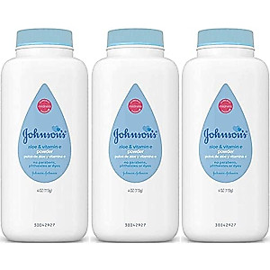 Johnson's Baby Powder with Naturally Derived Cornstarch Aloe & Vitamin E, Hypoallergenic 15 Ounces (Pack of 3)