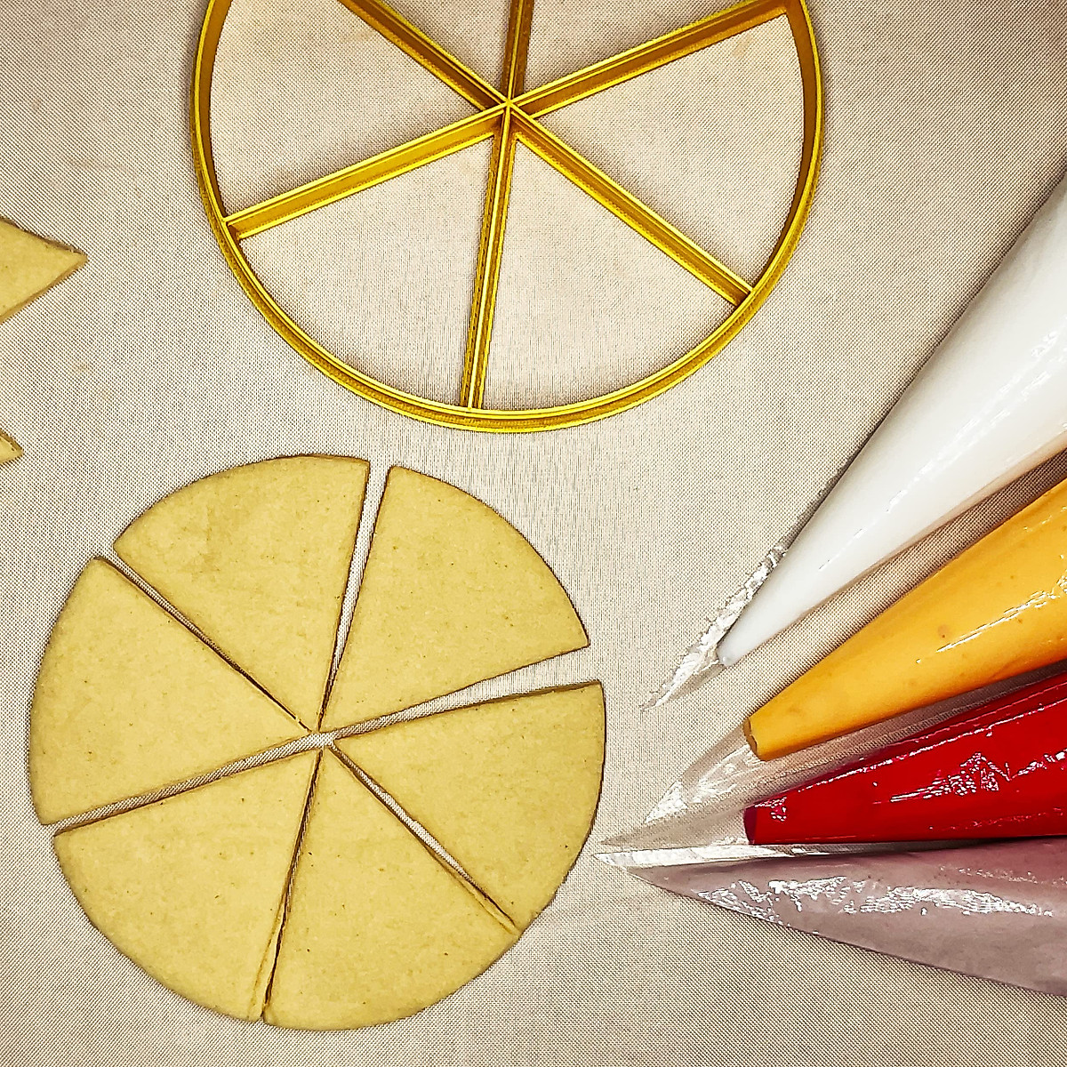 Multi 2.5" 6 Slice Pizza Pie Cookie Cutter, Multicutter for Pumpkin or Apple Pie Cookies, Orange or Watermelon Slices, 6 pcs Cookie Puzzle, Dough, Fondant (Pizza Pie (2.5" slices))