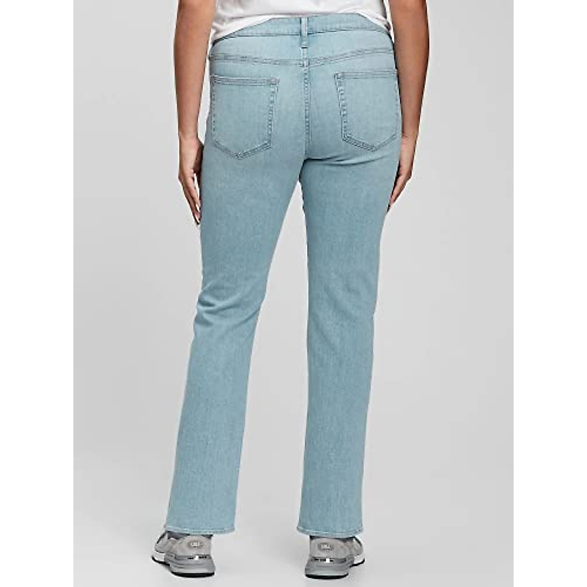 GAP Womens Classic Straight Fit Jeans, Light Berlin, 29 Regular US