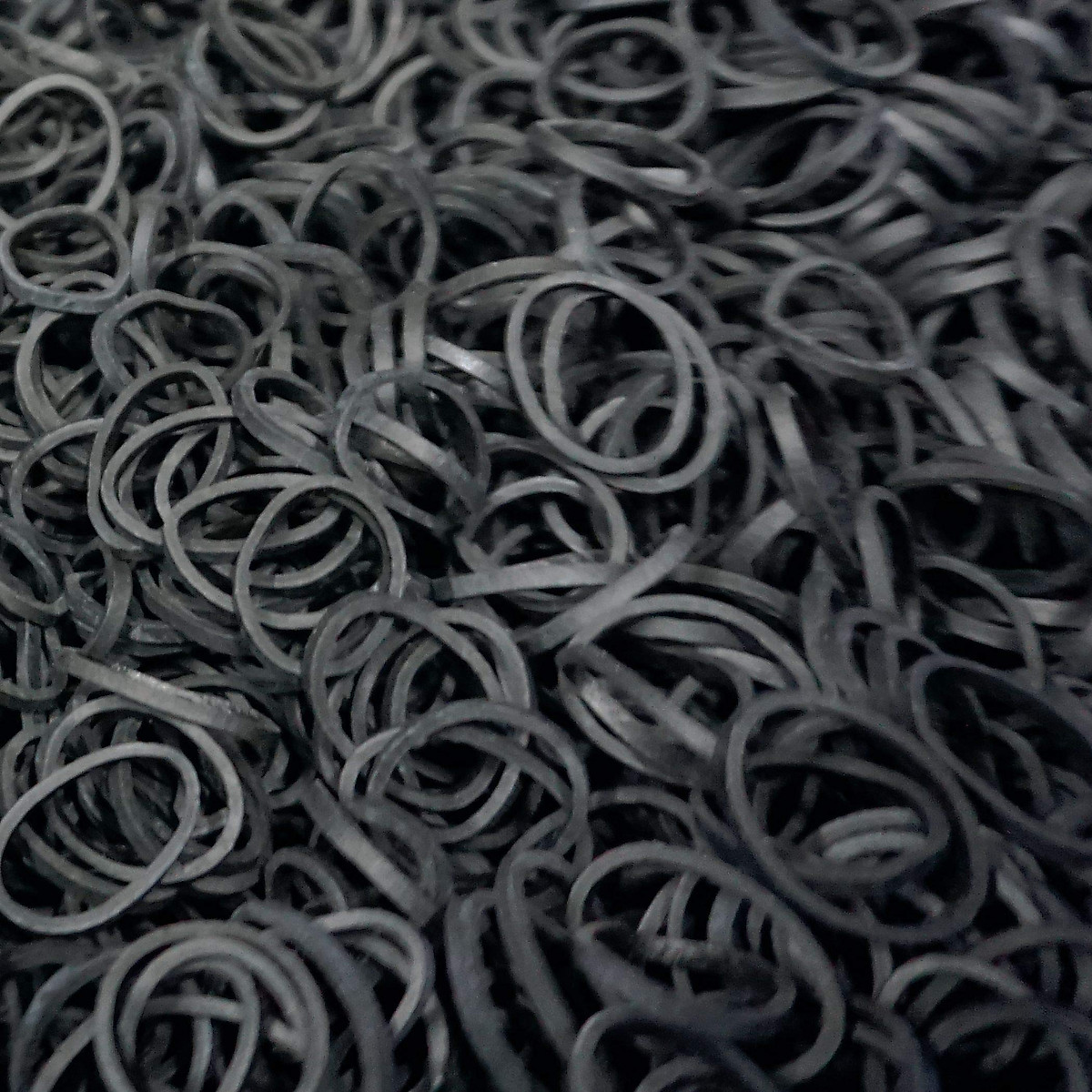 500 Count Small Black Rubber Bands in Re-closable Clamshell Container for Ponytails and Braids. 1/2in Diameter. Premium Quality, Made in USA! Extra Strong Hold for Women, Men, Boys and Girls. Ideal for Beards.