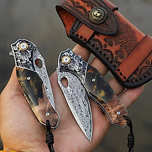 Minowe handmade Japan Damascus steel pocket knife，3.1" VG10 blade men and women Folding knife，With holster，Lining lock，resin and Maple handle，Suitable for EDC outdoor camping，go fishing hunting