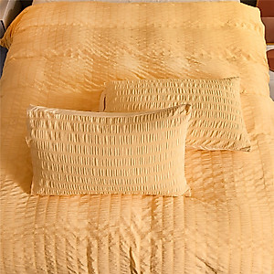 A Nice Night Seersucker Chic Comforter Set，Hotel Style Bedding Set,Soft Microfiber and Durable Bedding Set for All Seasons (Yellow, Queen(88-by-88-inches))