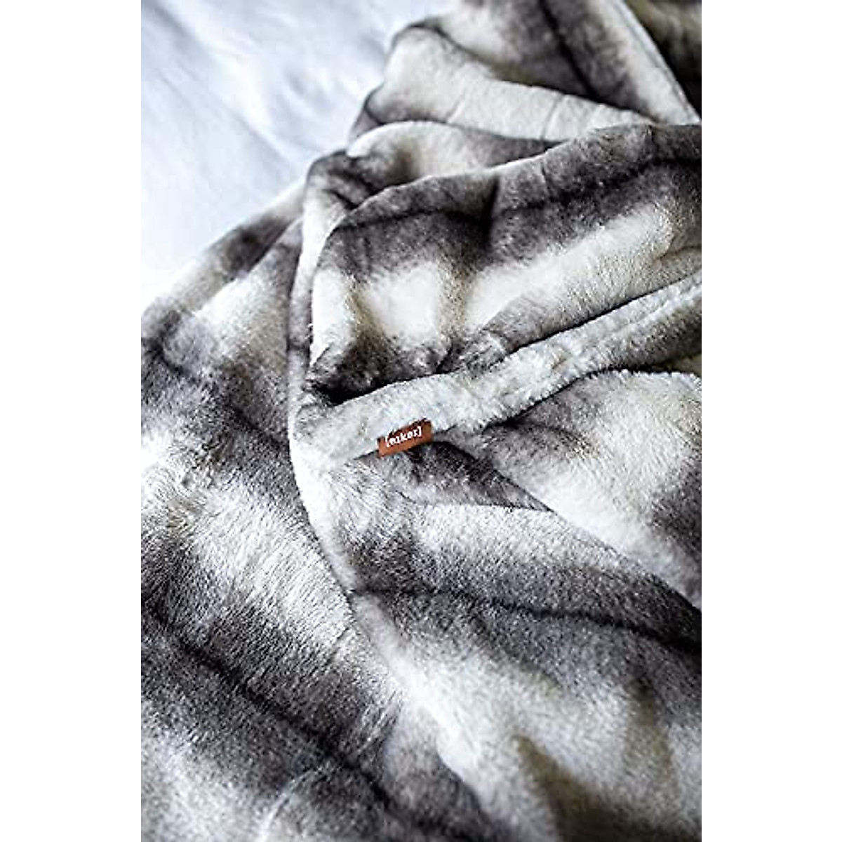 Double Sided Faux Fur Throw Blanket Silky Soft Oversized Afghan Machine Washable, Grey Striped Mink Chinchilla Shadow Fox (Charcoal, 60Wx70L)