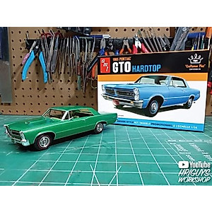 AMT 1965 Pontiac GTO Hardtop Craftsman Plus 1:25 Scale Model Kit