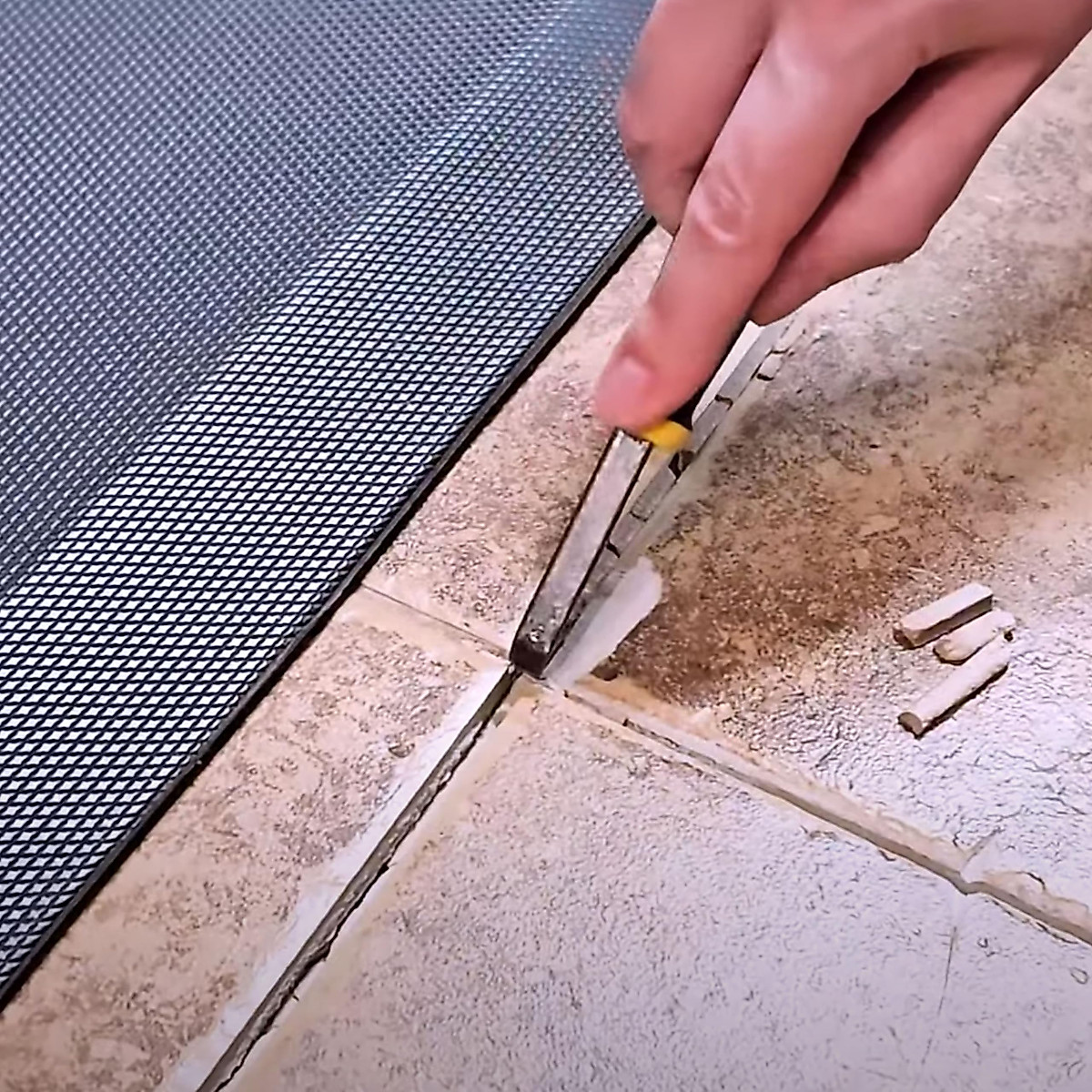 ALLWAY GCR Soft-Grip Grout & Caulk Removal Tool