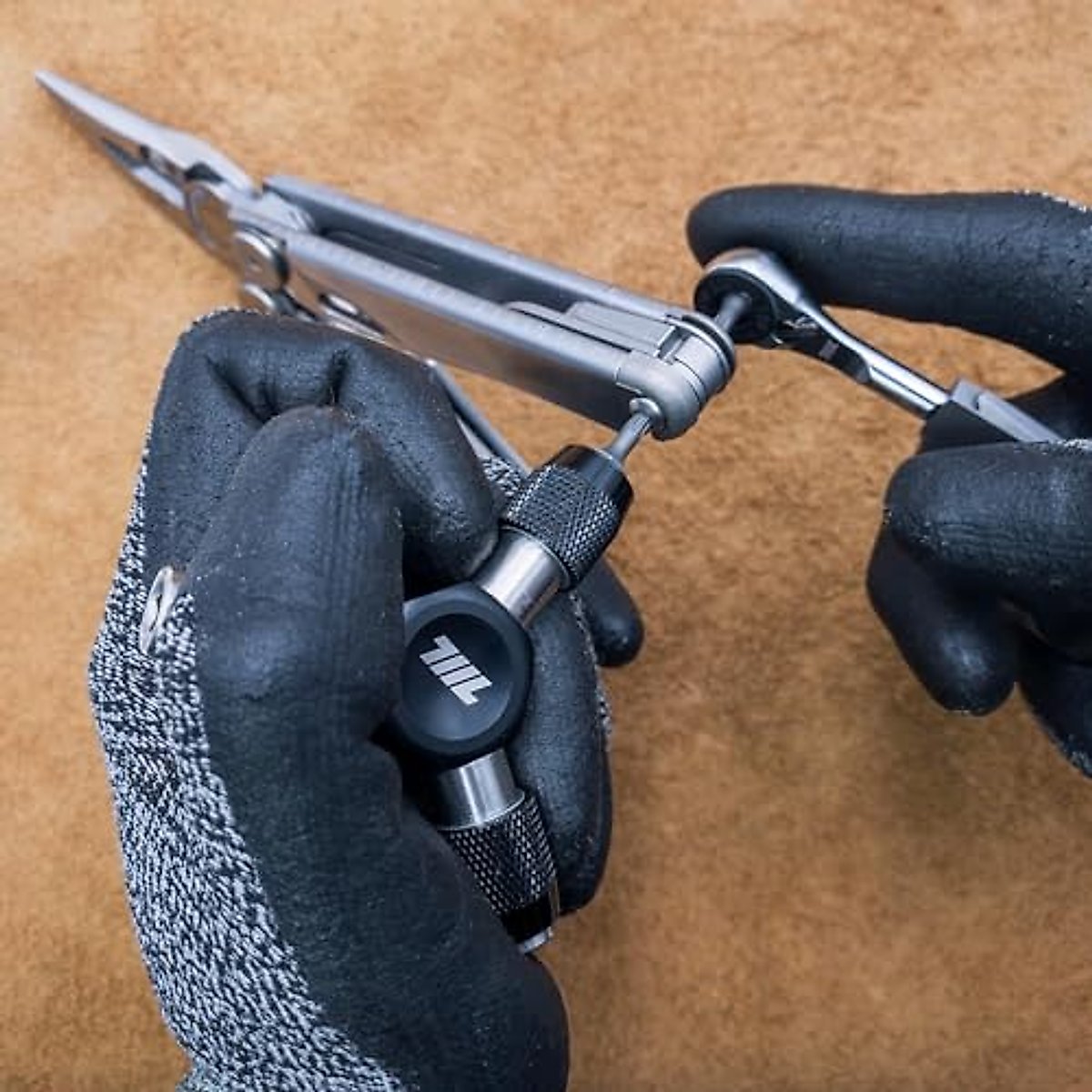 711L EDC Ratchet Wrench With 2 PCS of T9 and Security T10 Hex Bits I ¼” Hex Bit Ratchet Wrench 4 For Multitool Maintenance