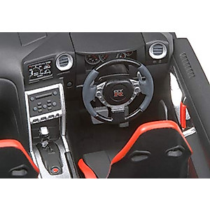 Tamiya Nissan GT-R R35 - 1/24 Scale Model Kit 24300