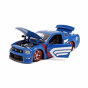 Jada 1:24 Diecast 2006 Ford Mustang GT with Captain America Figure
