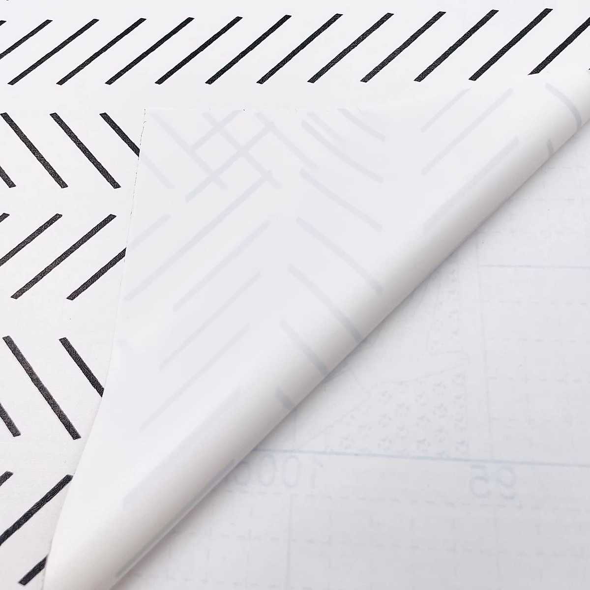 Yifasy Black and White Shelf Liner 9.8 ft Roll Self-Adhesive Wallpaper Bias Revamp Furniture Wall Surface Drawer Sticker 17.7 Inch Wide (S-118.1x17.7 Inch)