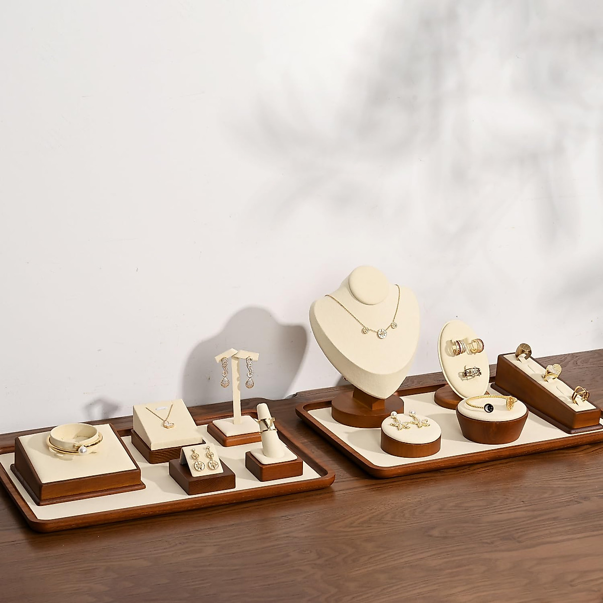 Oirlv Solid Wood Ring Holder,Square Single Ring Display Stand,Showcase Jewelry Display Bear