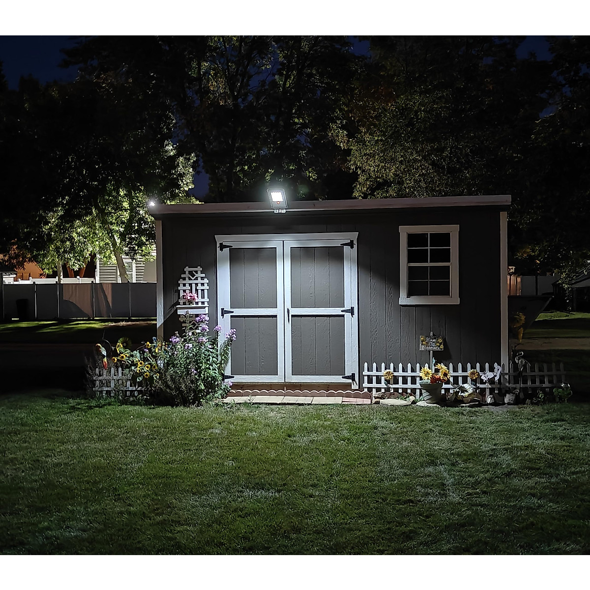 Commercial Heavy Duty LED Solar Street Light, Dusk to Dawn, 6000K, LED Motion Sensor Light for Yard, 10W