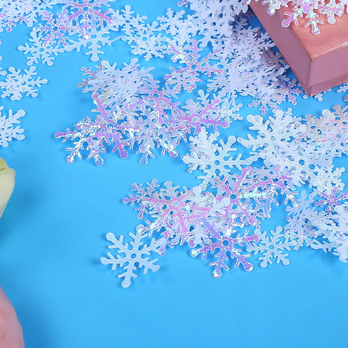 CCINEE 800pcs Glitter Snowflake Confetti White Decorative Snowflake Scatter Confetti for Christmas Birthday Party Wedding Home Decoration