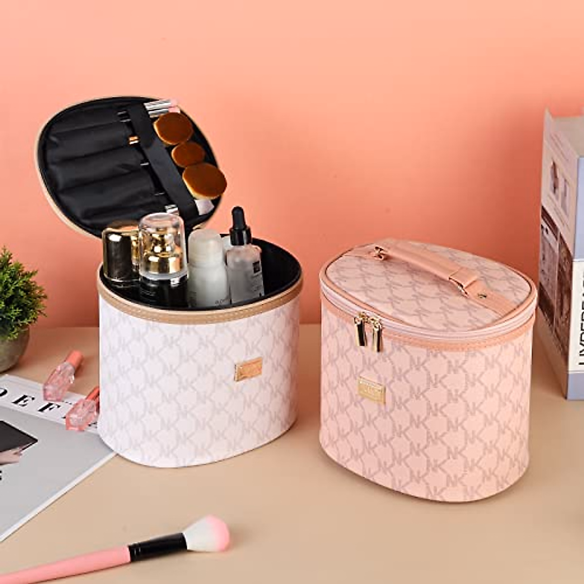 UMUMPINGG Makeup Bag for Women Faux Leather Round Make up Bags Organizer Perfumes Nail Polish Organizer,Make up Brushes Bag Case Storage for Girl Friend Gift White