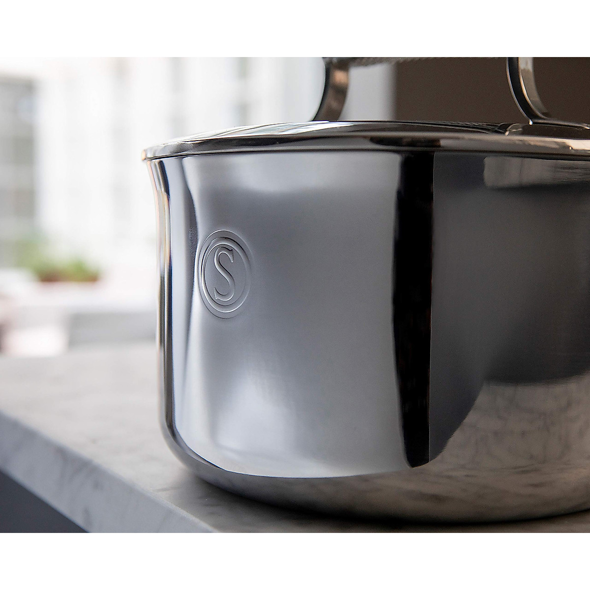SAVEUR SELECTS Tri-ply Stainless Steel 8-Quart Stock Pot with Lid, Induction-ready, Dishwasher Safe, Voyage Series