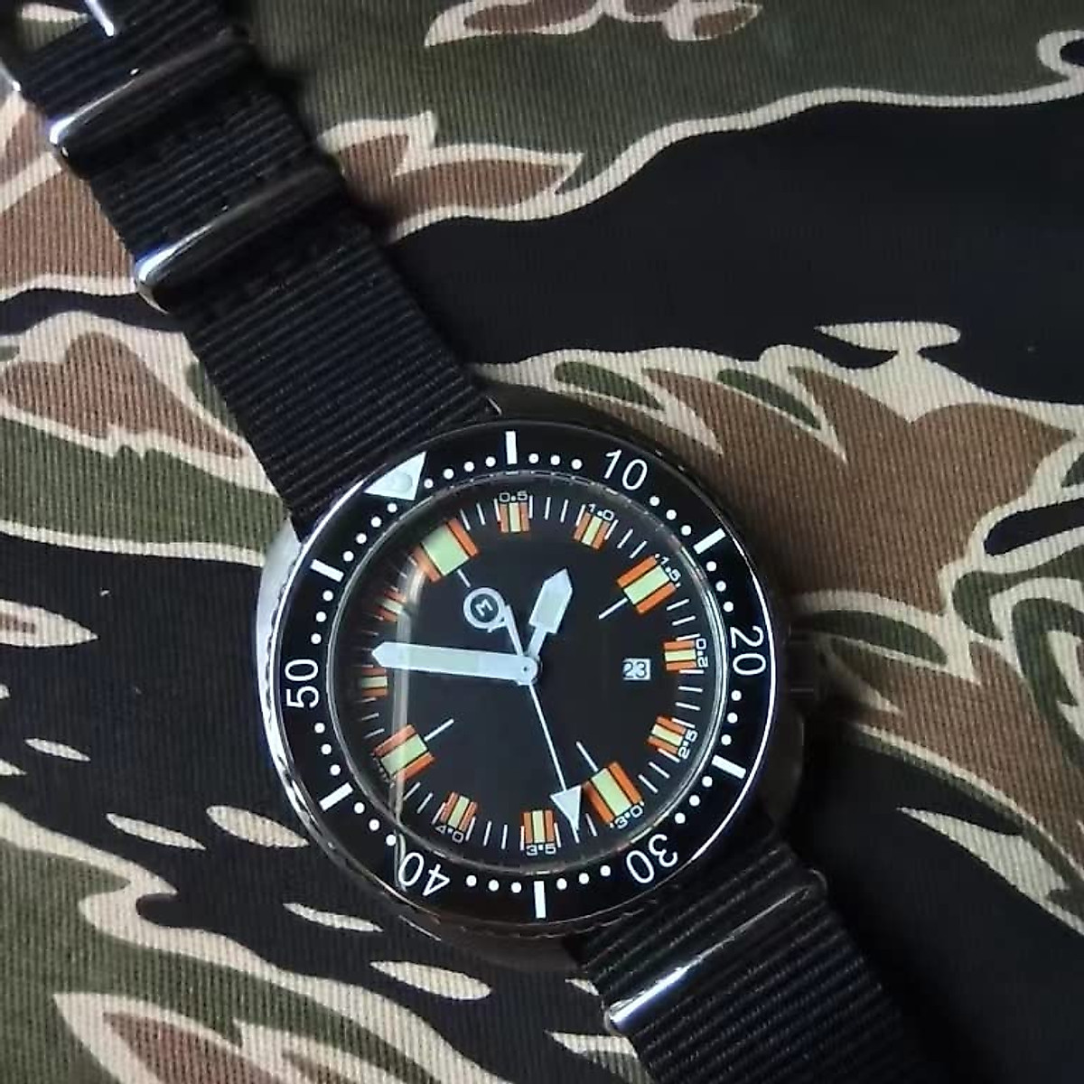 QM Diver 300M Mens WatchSwiss Swiss Movment Analog Stainless Steel Vintage Classcial Ceramic Bezel Saphire Glass 8022 (SM8022D)