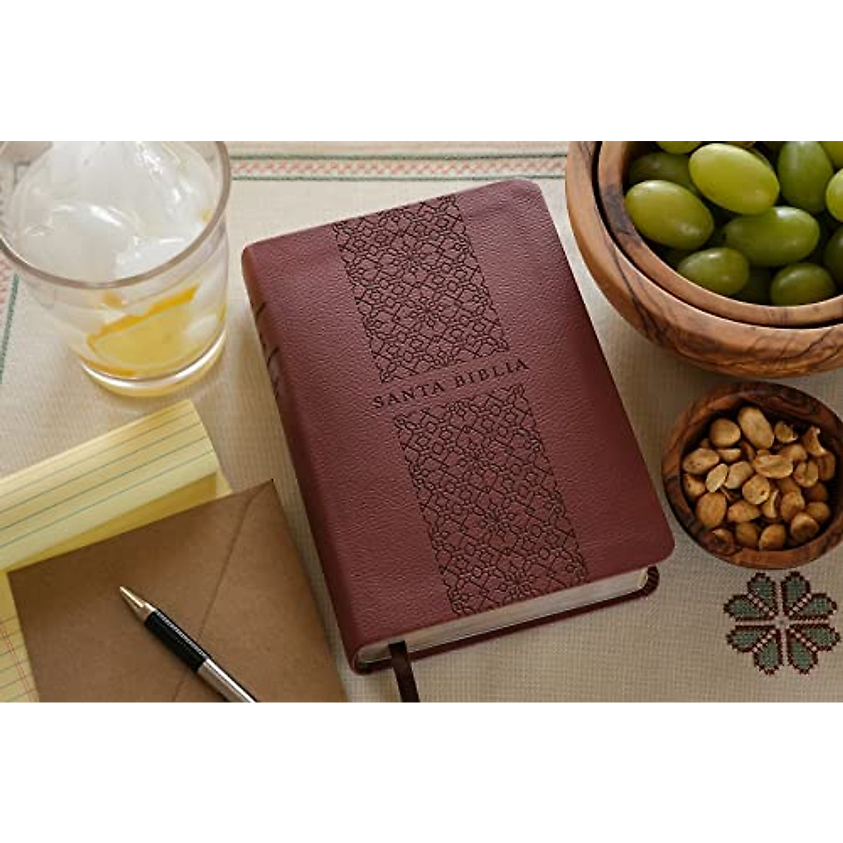 Santa Biblia NTV, Edición compacta, letra grande (SentiPiel, Café, Índice, Letra Roja) (Spanish Edition)