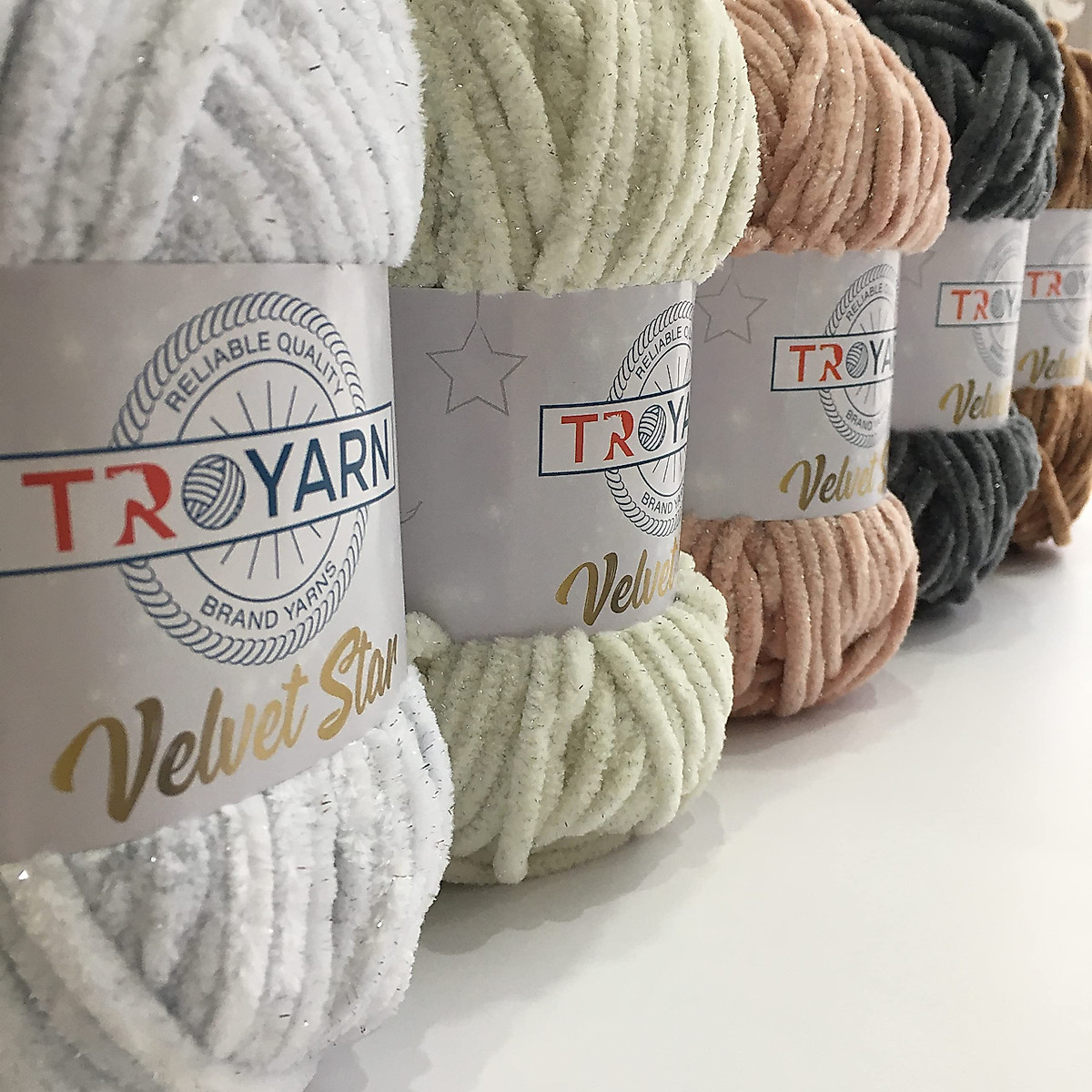 Troyarn Velvet Star, Silvery Glitter Chenille Baby Blanket Yarn Amigurumi Yarn for Crocheting and Knitting Super Bulky 100 gr (120 yds) Length: 110 m (10401 - White, 1 Skein)