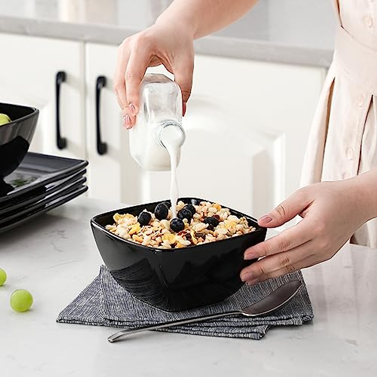 vancasso, Series SOHO, Stoneware Square Dinner Set Black 16 Piece Kitchen Dinnerware Service Plate Crockery Set with 16-Piece Dinner Plates, Dessert Plate,Bowls and Mugs, Service for 4