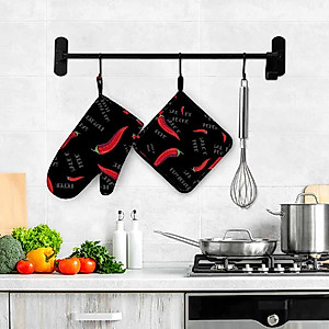 Mxocom Spicy Red Chili Peppers Heat-Resistant Oven Mitts and Pot Holder Hottest Bird's Eye Chili Black Background Kitchen Non-Slip Cooking Microwave Gloves for Cooking Baking Grilling