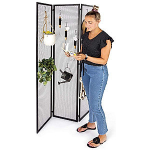 Displays2go Metal Mesh Display Screen, Three Panels, 45" W x 72" H, Iron Mesh Retail - Black (SMMMFSD)