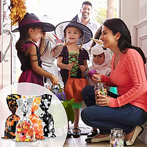 ERKOON 200pcs Halloween Candy Bags Pumpkin Spider Web Bat Ghost Print Candy Bags Halloween Treat Candy Twist Ties Gift Bags Kids Candy Bags for Halloween Party
