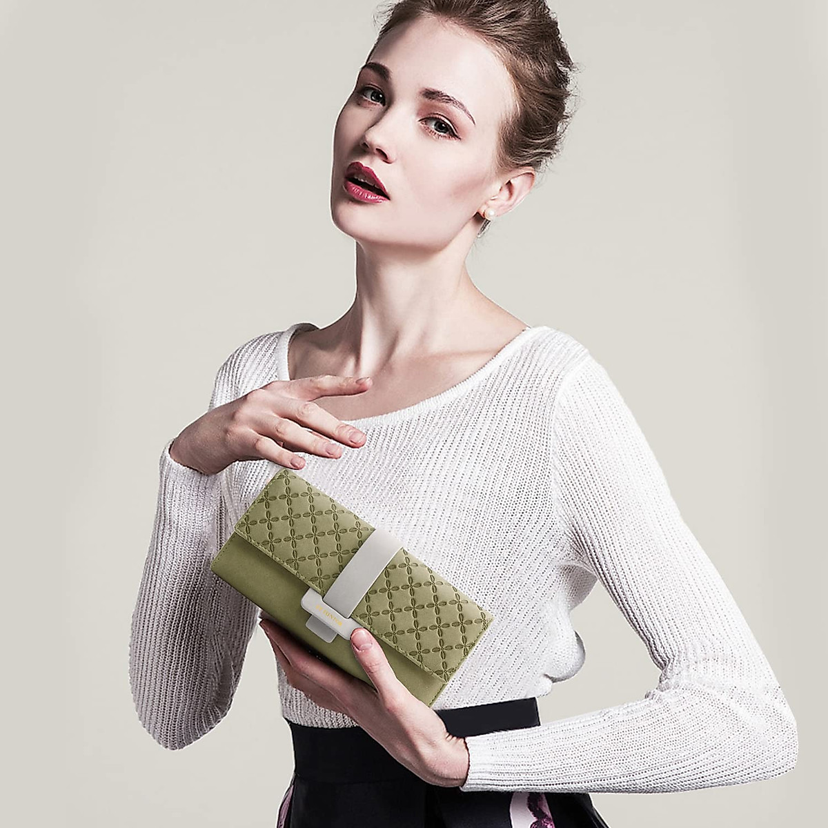 FT FUNTOR RFID Wallets for Women, Trifold Womens Wallet with Coin Zipper Pocket Vegan Leather Ladies Wallets Coins Zipper Pocket with ID Window(Olive green)