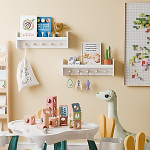 YEMNMFH Nursery Floating Shelves Set of 2 - Pine Wood Kids Shelves, Wall Shelf with Hooks, 24 Inches Floating Shelves for Wall Storage, Nursery Shelves for Kids Room, Bedroom, Entryway(White)