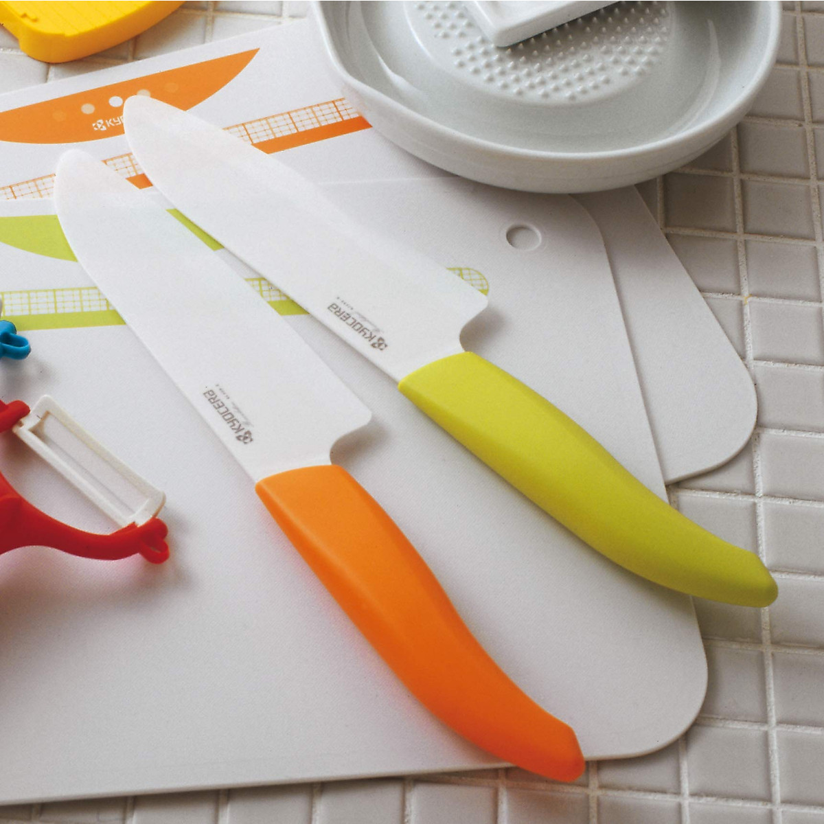 Kyocera Advanced Ceramic Revolution Series 5-1/2-inch Santoku Knife and Y-Peeler Set, Orange