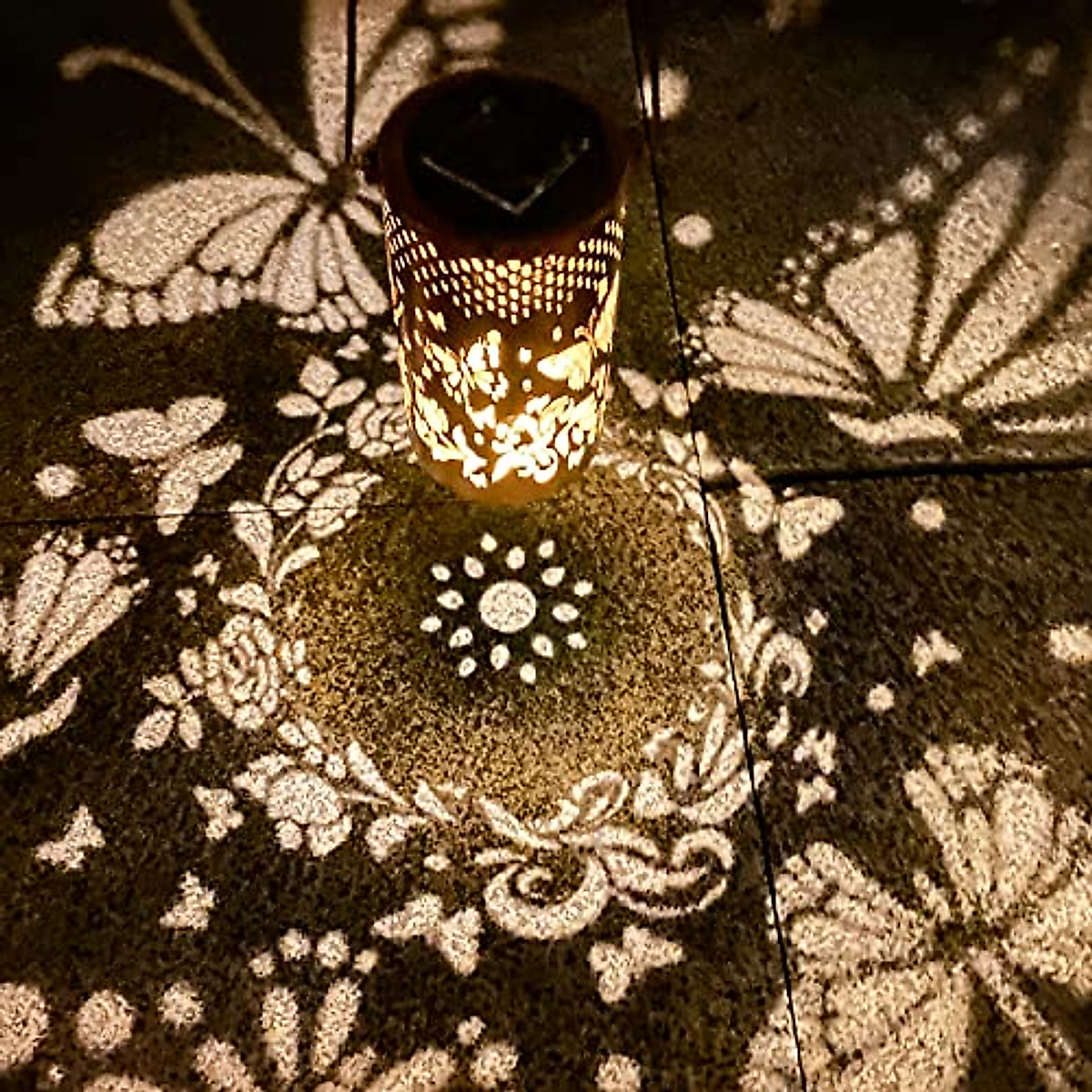 Solar Lanterns Outdoor Hanging Lantern Lights, Butterfly Hollowed-Out Metal Decor Lantern, Waterproof LED Decorative Garden Light - Delicate Garden Decoration for Patio, Yard, Pathway, Landscape