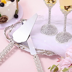 Sratte 4 Pcs Wedding Cake Knife and Champagne Flutes Server Set, Toasting Crystal Rhinestone Champagne Flutes Glasses Cake Knife Pie Server Wedding Gifts for Couple Bride Groom (Silver,Elegant)