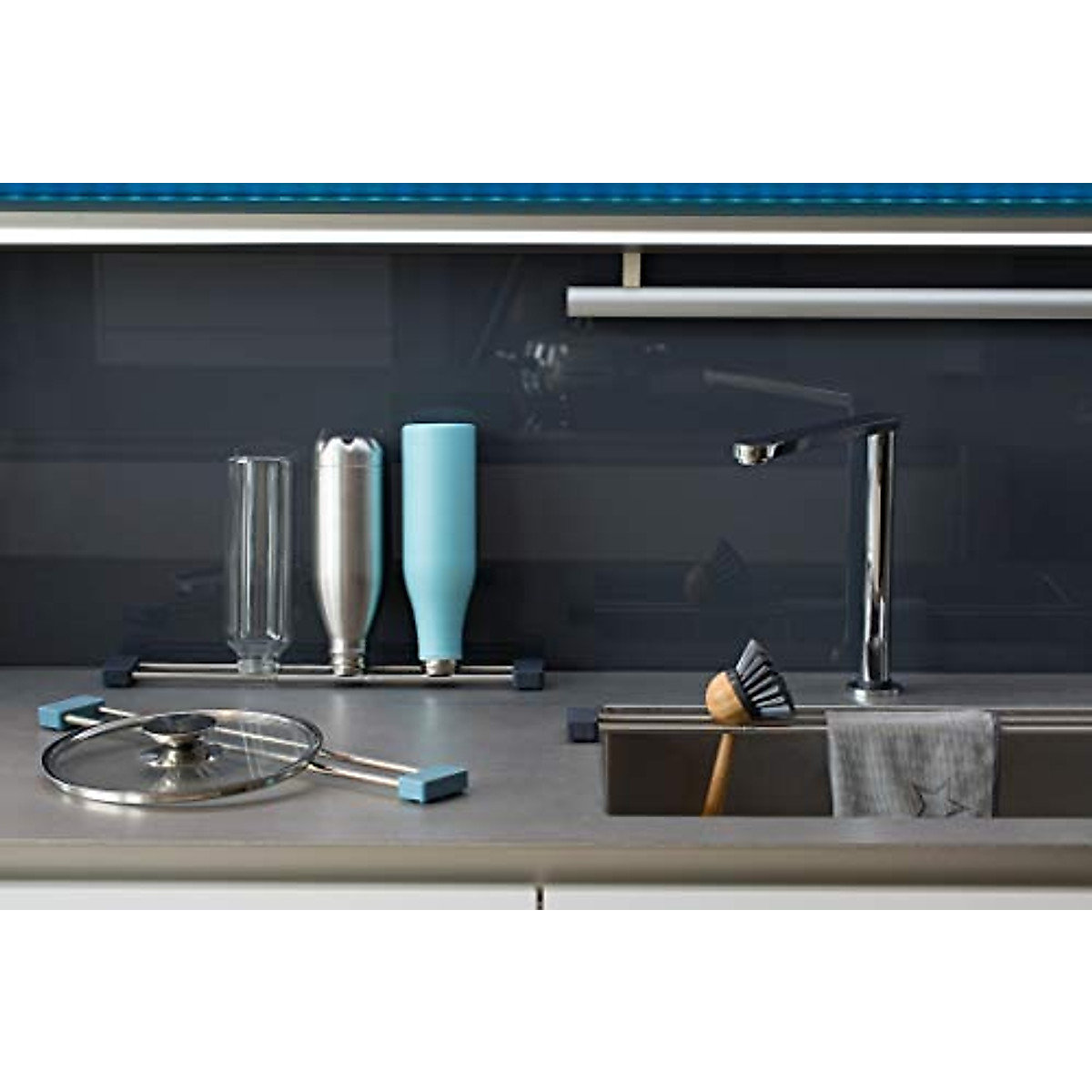 Sanni Shoo drip.line Pure - Adjustable Drip Tray - Practical, Multifunctional Kitchen Rack for Storing Dishcloths and Brushes - Drip Drying Bottles - Heat-Resistant (Ocean, Pure)