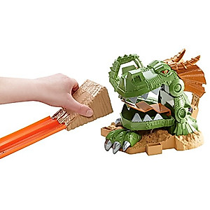 Hot Wheels Monster Jam Dragon Arena Attack Playset