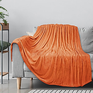 PAVILIA Orange Fleece Throw Blanket for Couch, Coral Peach Soft Fuzzy Fall Flannel Throw for Sofa, Luxury Plush Microfiber Bed Blanket, Cozy Home Halloween Velvet Gift Blanket, 50x60