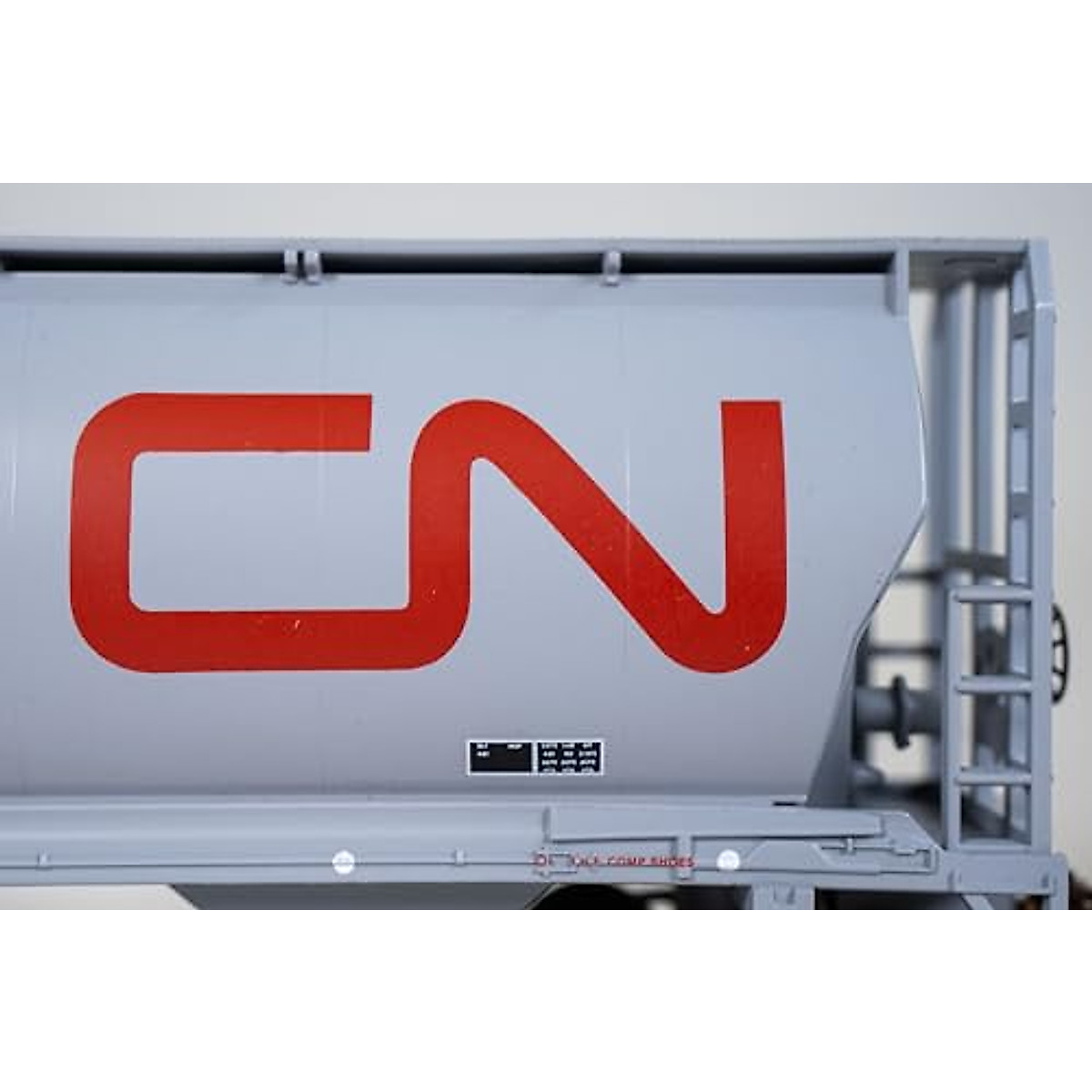 Bachmann Trains - Canadian 4 Bay Cylindrical Grain Hopper - Canadian National - HO Scale