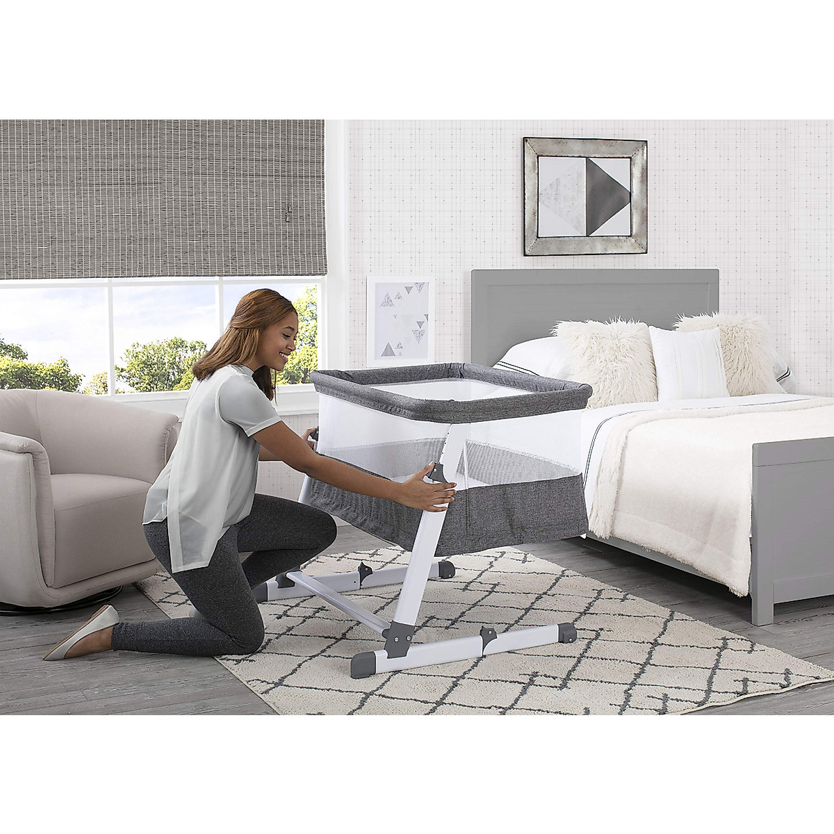 Simmons Kids Room2Grow 2-in-1 Newborn Bedside Bassinet & Infant Sleeper - Height Adjustable Portable Crib with Wheels & Airflow Mesh, Grey Tweed