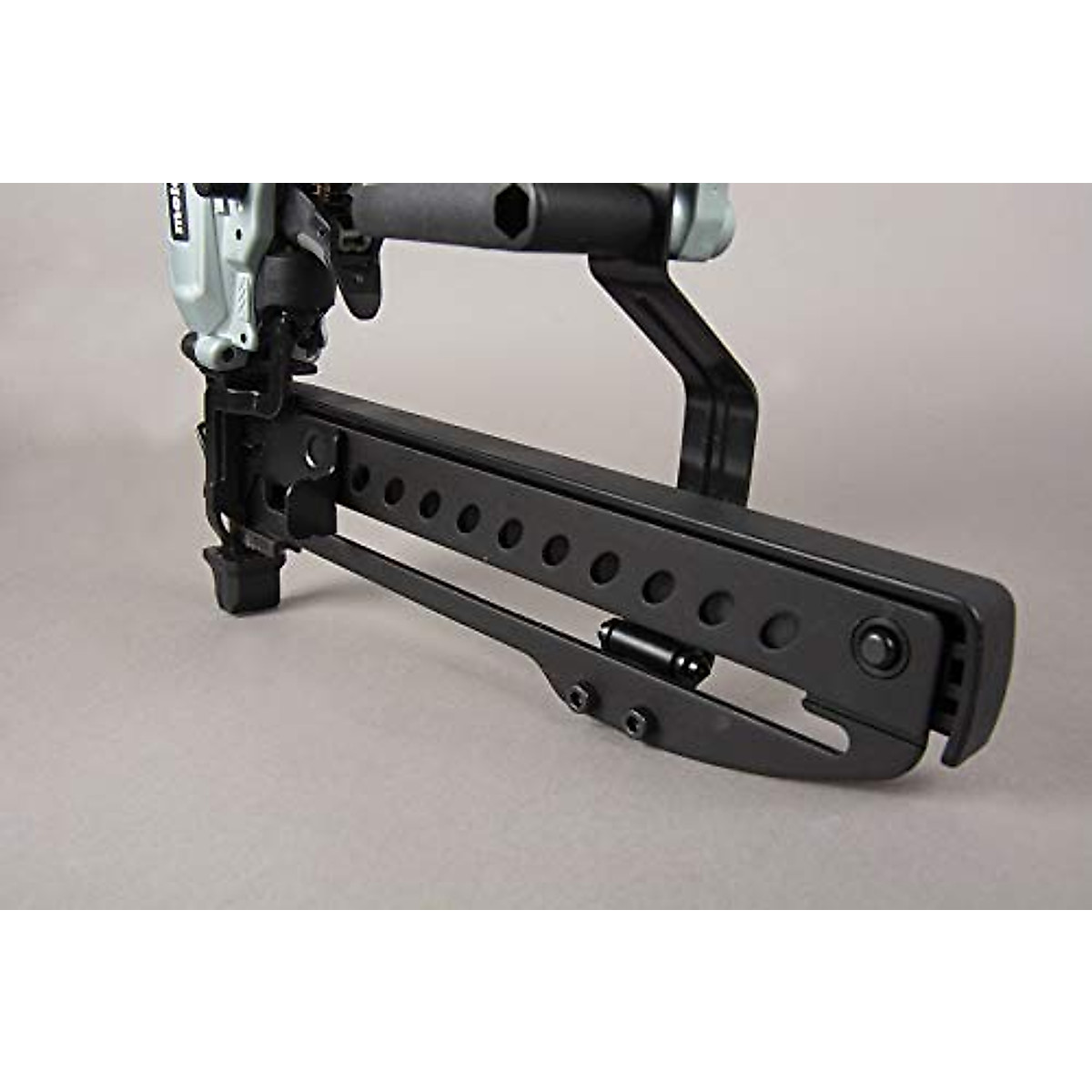 Metabo HPT Pro Finish Stapler, Pneumatic, 18 Gauge, 1/4-Inch Narrow Crown Staples, 1/2-Inch up to 1-1/2-Inch Staple Length, All-Metal Key Component Construction, Air Duster, Belt Hook (N3804A5)