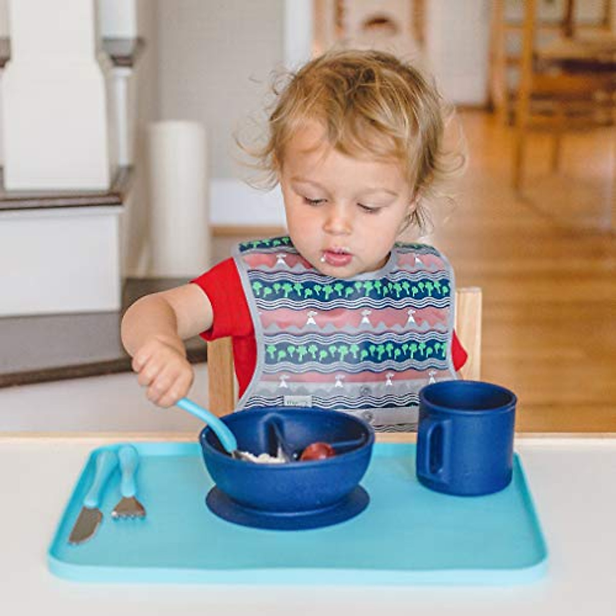 green sprouts Finger Food Platemat Spacious eating and craft area with raised edges contains messes Helps develop independent eating skills, Great for crafts, Made of silicone, Dishwasher safe