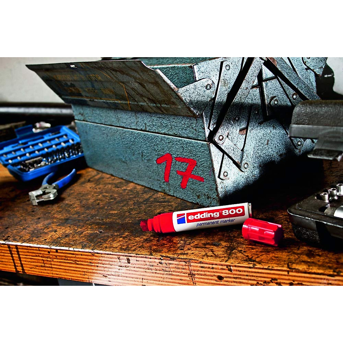 edding 800 permanent marker - red - 1 pen - chisel nib 4-12 mm - for bold markings - waterproof, quick-drying, smear-proof pens - for cardboard, plastic, wood, metal, glass and fabric