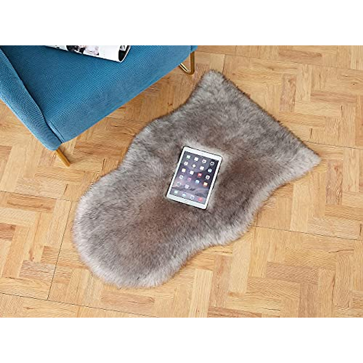 MALONGJI Luxury Soft Small Faux Sheepskin Fur Rugs Area Rug Fluffy Carpets Rug Cushion for Bedroom Living Room Anti-Skid Durable Round Rectangle Fuzzy Rug (Brown, Sheepskin Shape)