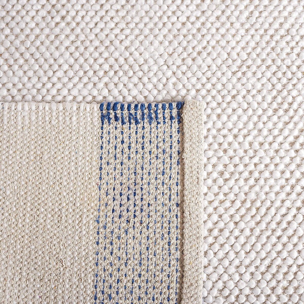 SAFAVIEH Natura Collection Accent Rug - 4' x 6', Ivory & Navy, Handmade Flat Weave Modern Stripe Wool, Ideal for High Traffic Areas in Entryway, Living Room, Bedroom (NAT324N)