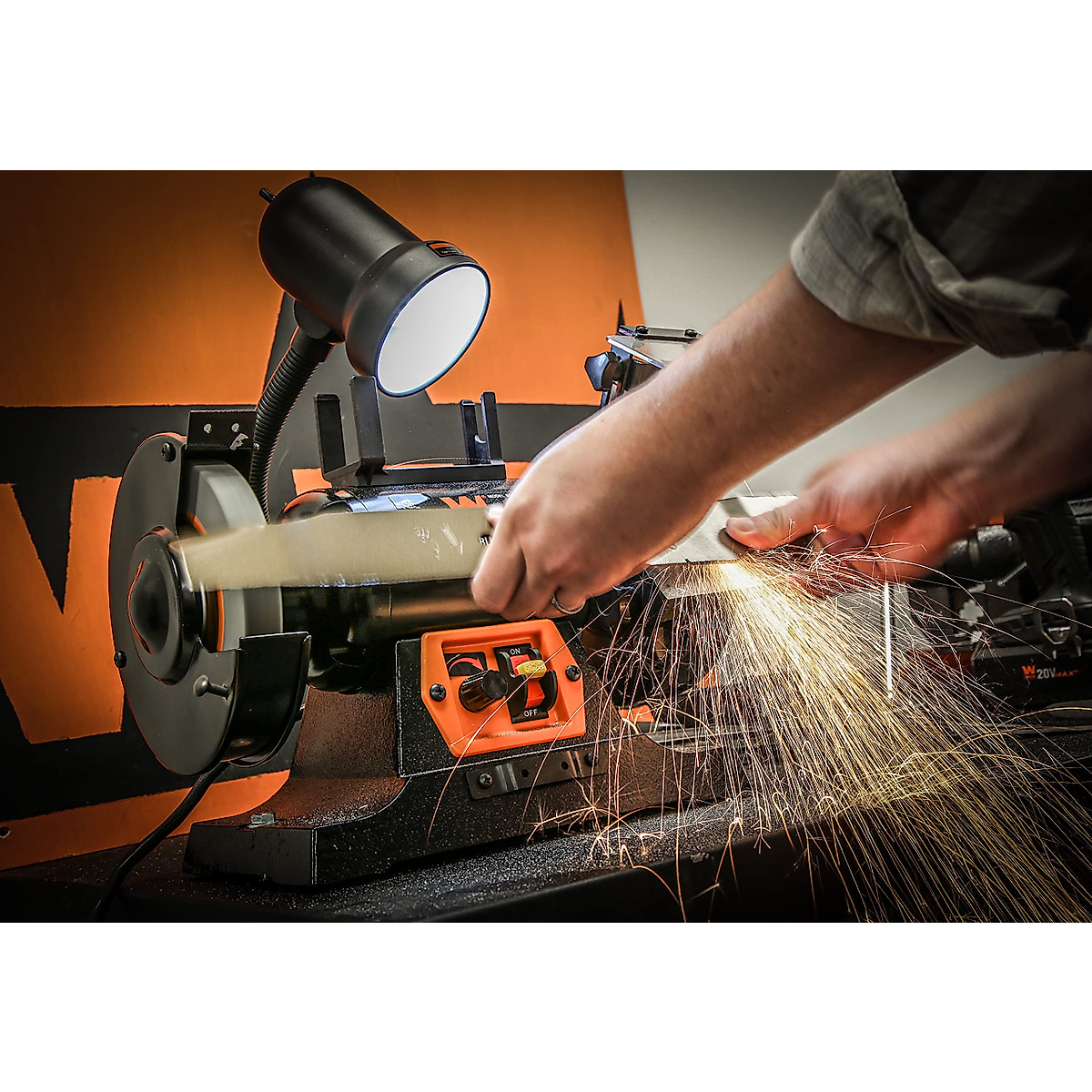 WEN BG625V 2.5-Amp 6-Inch Variable Speed Bench Grinder with Flexible Work Light , Black
