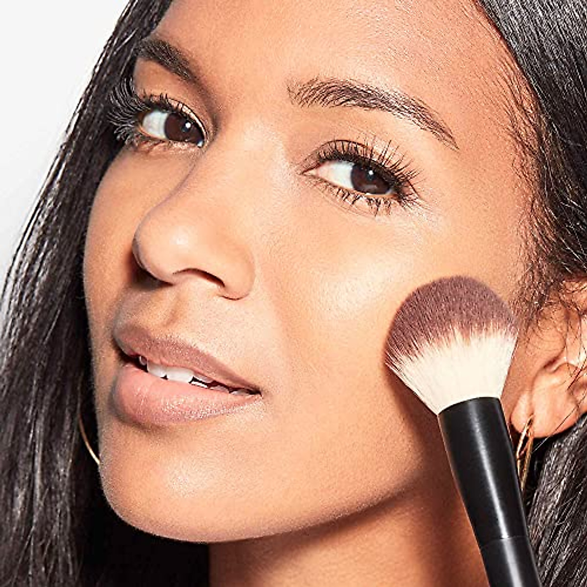 Honest Invisible Blurring Loose Powder | Lightweight Setting Powder | Mattify & Set Makeup |EWG Certified & Dermatologist Tested |Vegan + Cruelty free | .56 oz