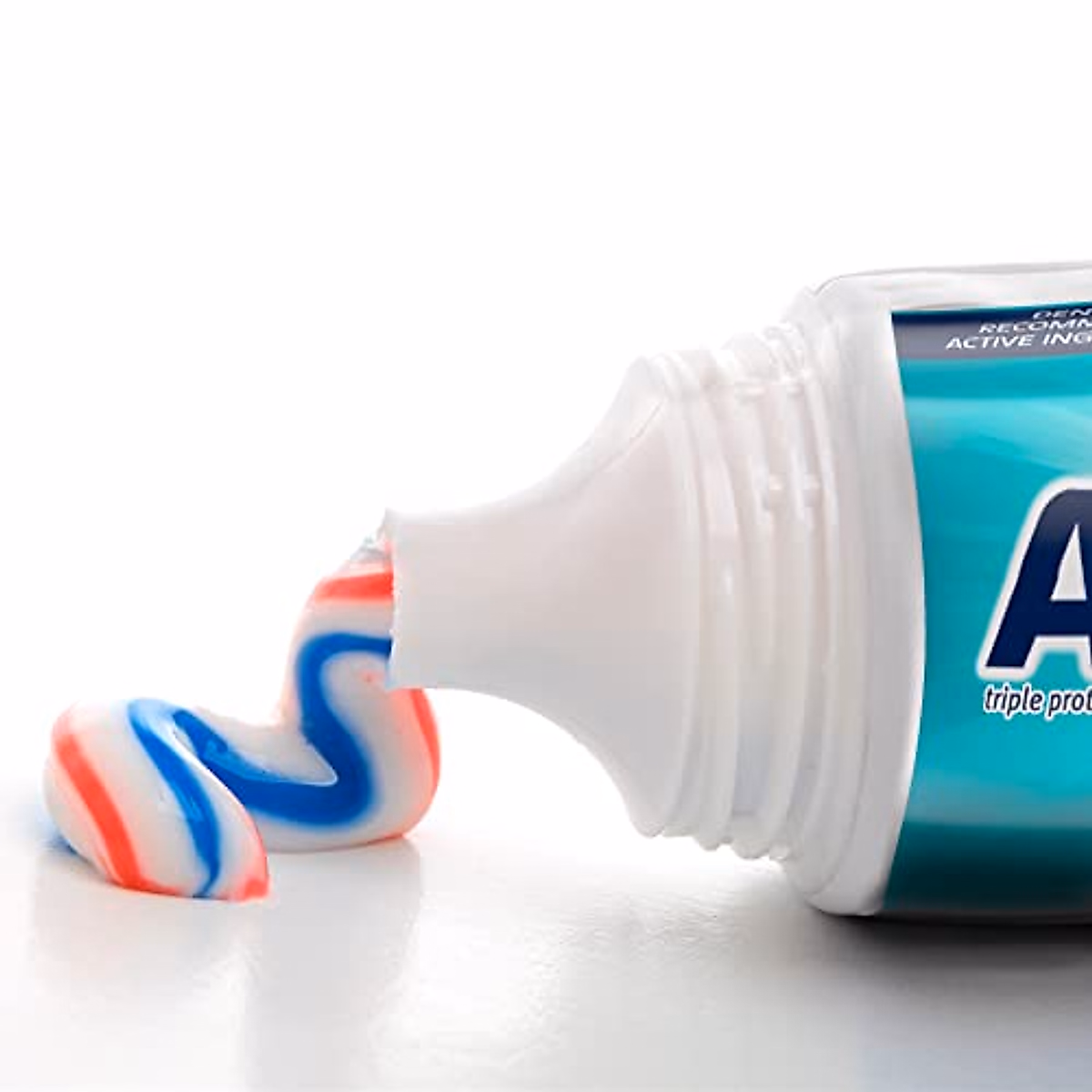 Aquafresh Maximum Strength Toothpaste for Sensitive Teeth, Smooth Mint, 5.6 Ounce (Pack of 1)