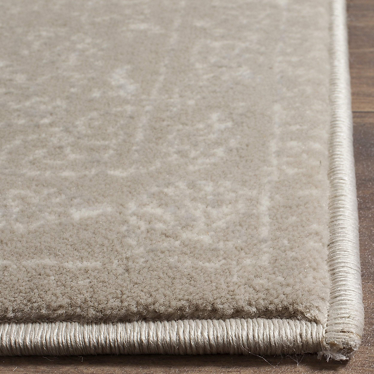 SAFAVIEH Carnegie Collection Area Rug - 9' x 12', Light Beige & Cream, Vintage Distressed Design, Non-Shedding & Easy Care, Ideal for High Traffic Areas in Living Room, Bedroom (CNG631B)