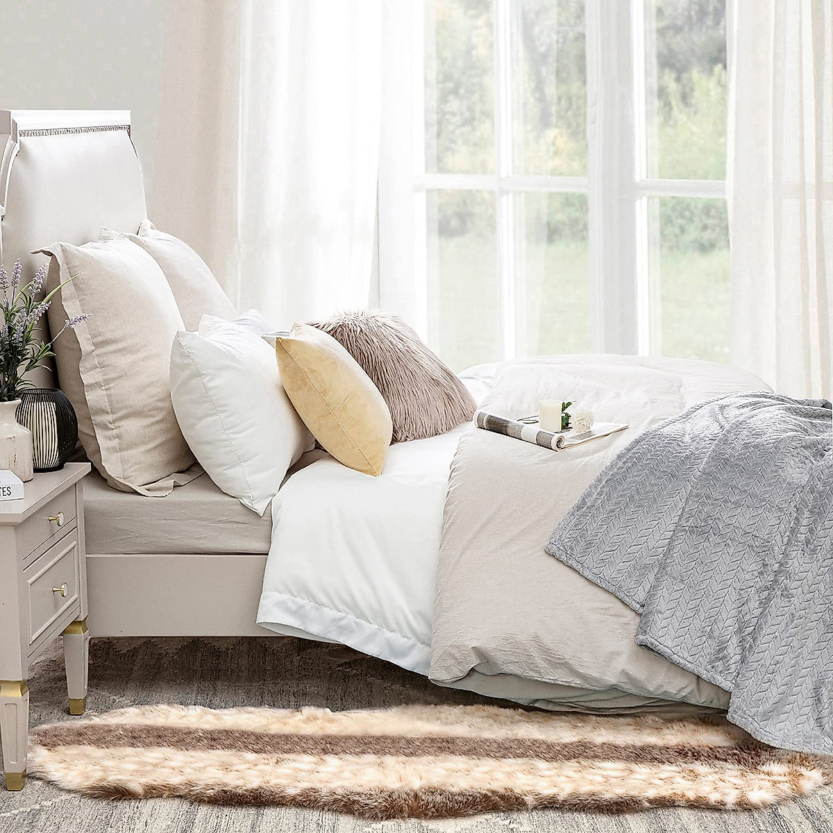 Phantoscope Faux Fur Rug, Fluffy Soft Faux Fox Fur Area Rugs for Bedroom Livingroom Kids Room Decor, Shaggy Fur Rugs Anti-Skid, Beige, 2 x 6 Feet