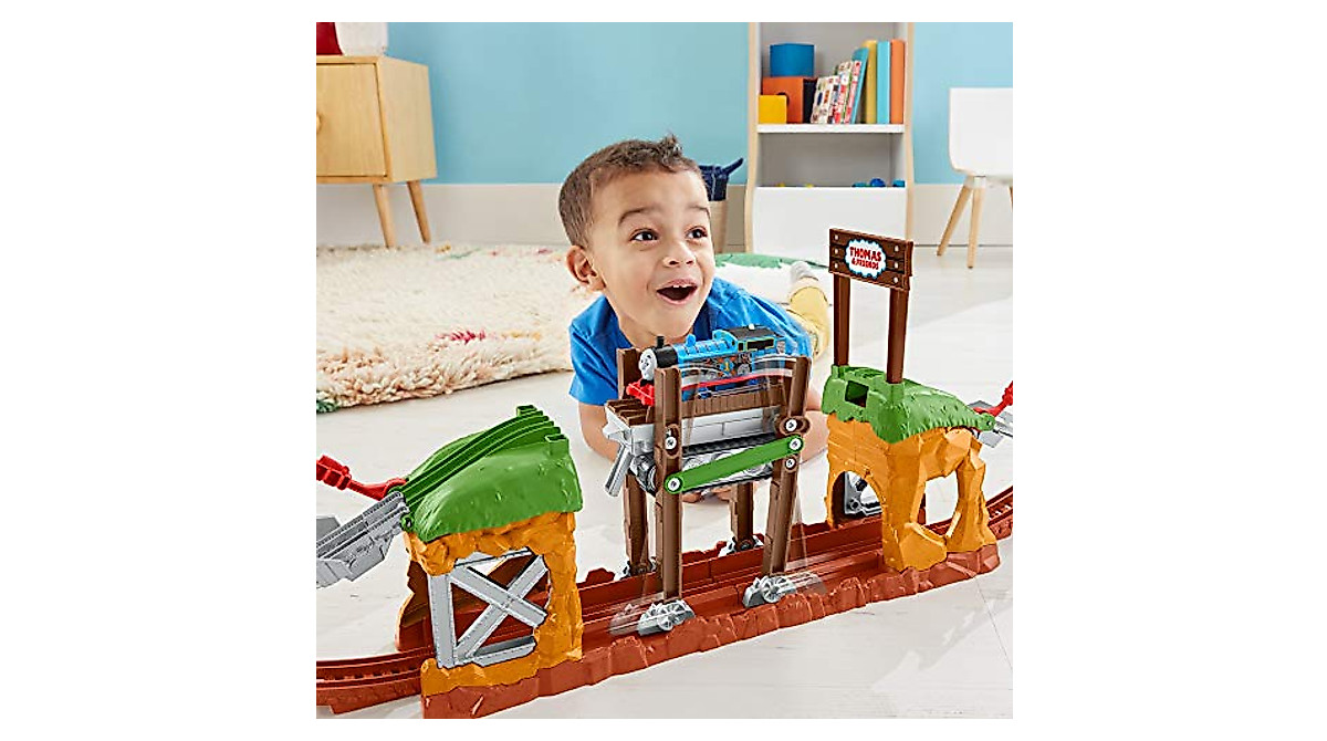 Thomas & Friends Walking Bridge Train Set for Preschoolers | Engaging Play