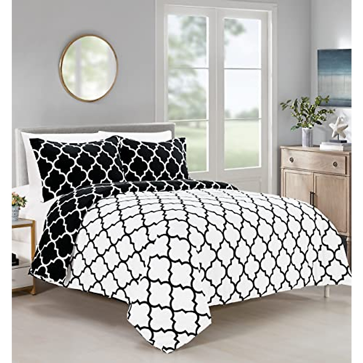 Elegant Comfort All Season Comforter and Year Round Medium Weight Super Soft Quatrefoil Pattern Down Alternative Reversible 3-Piece Comforter Set, Full/Queen, Black/White