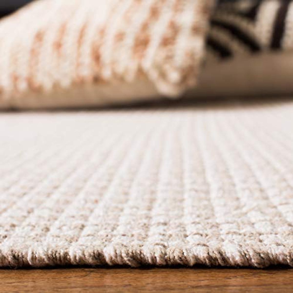 SAFAVIEH Montauk Collection Area Rug - 6' x 9', Ivory & Grey, Handmade Flat Weave Boho Farmhouse Cotton Tassel Fringe, Ideal for High Traffic Areas in Living Room, Bedroom (MTK340A)